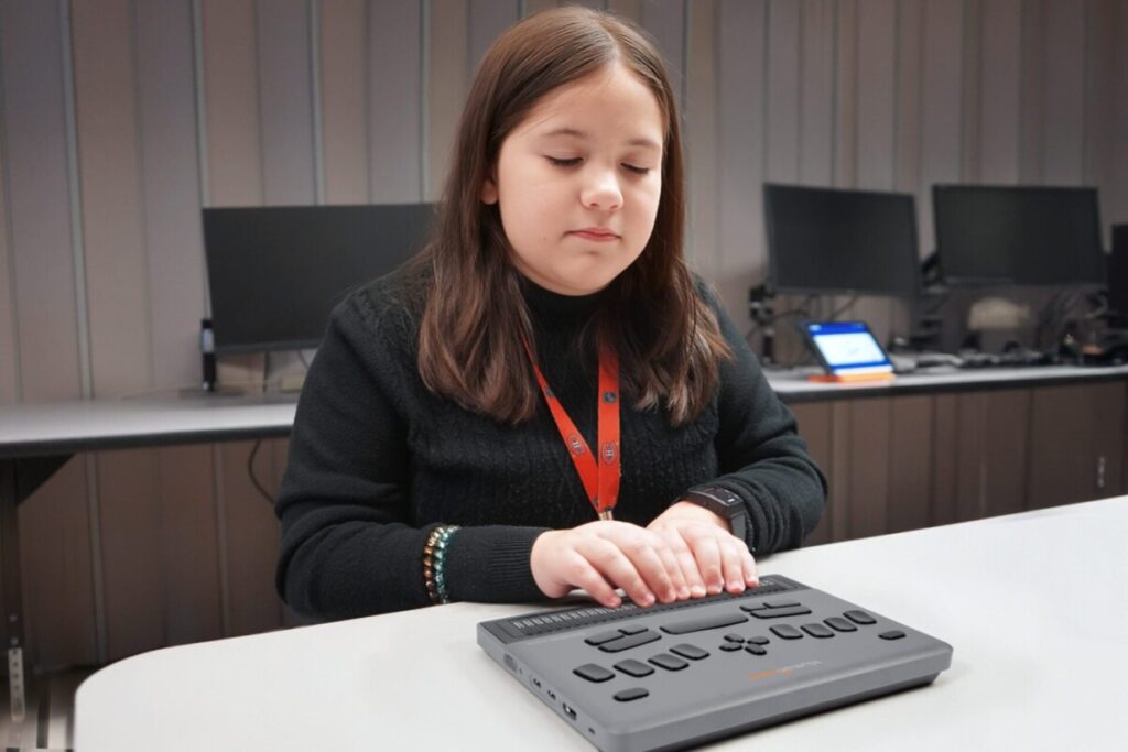 BrailleNote Evolve 32-Cell Braille Notetaker - New England Low Vision